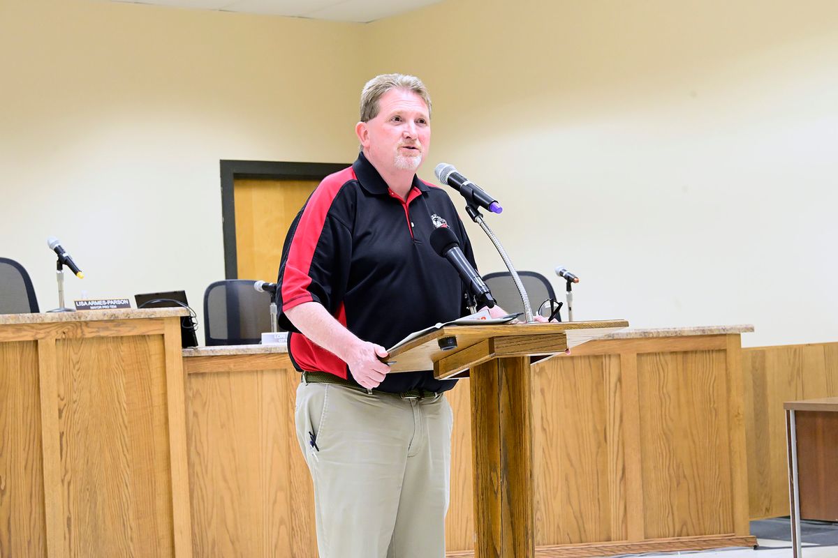 Community meets to discuss community efforts for recovery af...