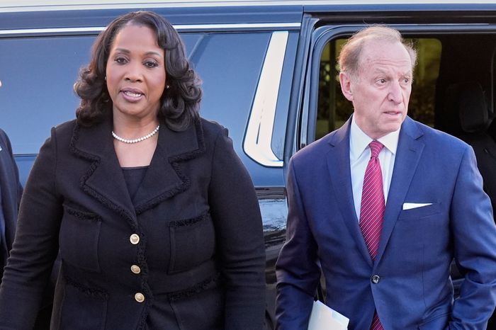 Supreme Court seems inclined to keep Lisa Cook on Fed board despite Tr...