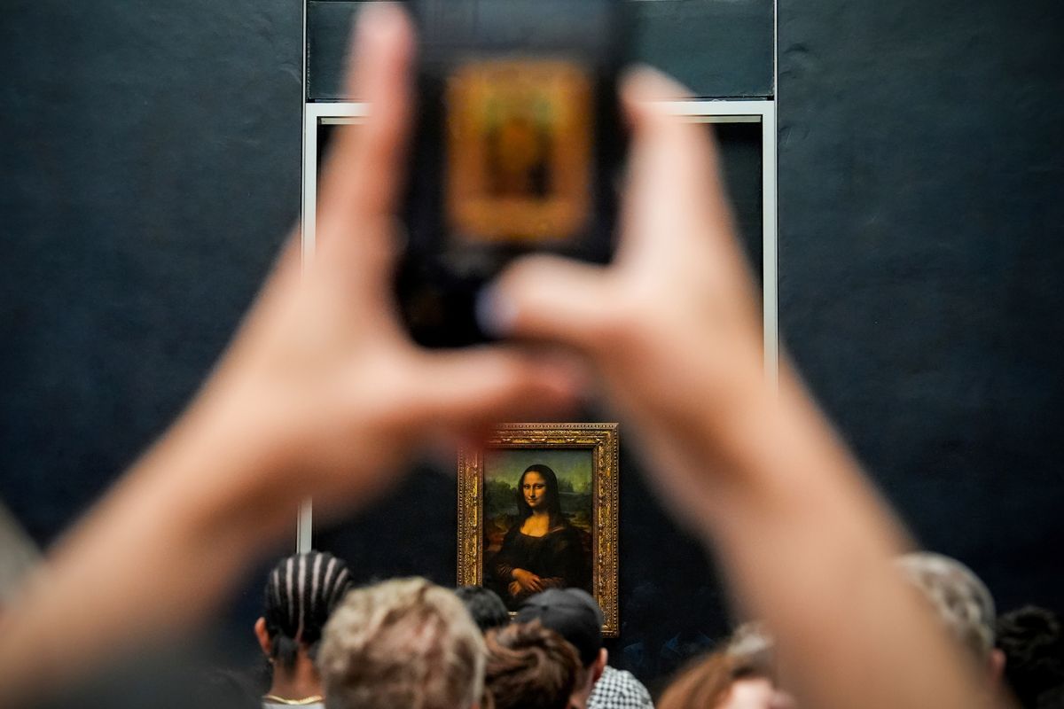 Thieves hit the Louvre again. Here's a look at other famous heists in ...