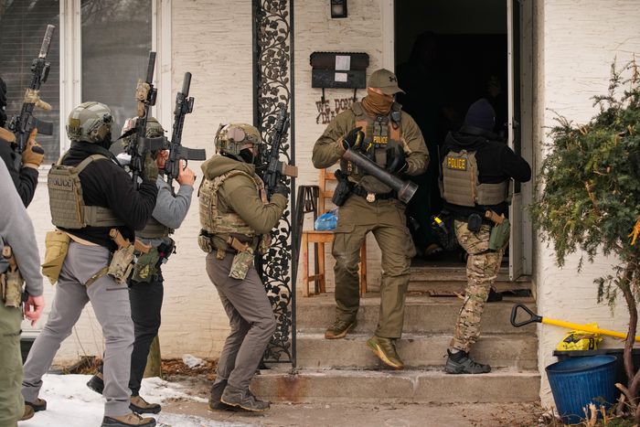Photos of tensions between federal officers and locals in Minneapolis