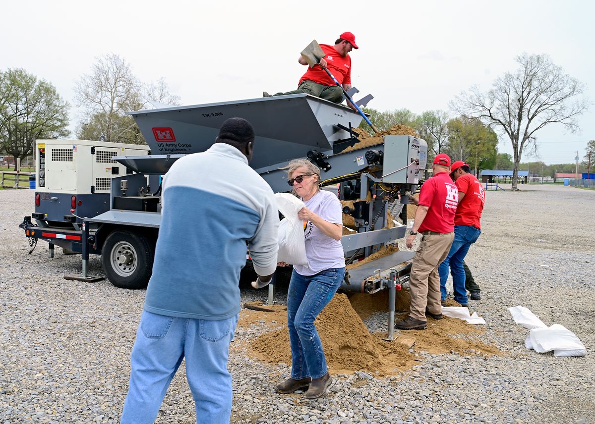 Free access: Officials announce sandbag distribution, work to help com...