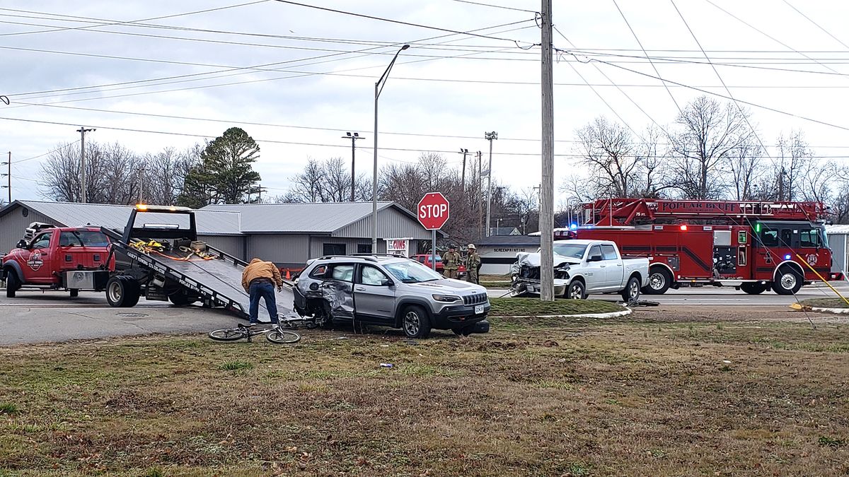 Three-car collision Wednesday morning briefly blocks Pine Boulevard
