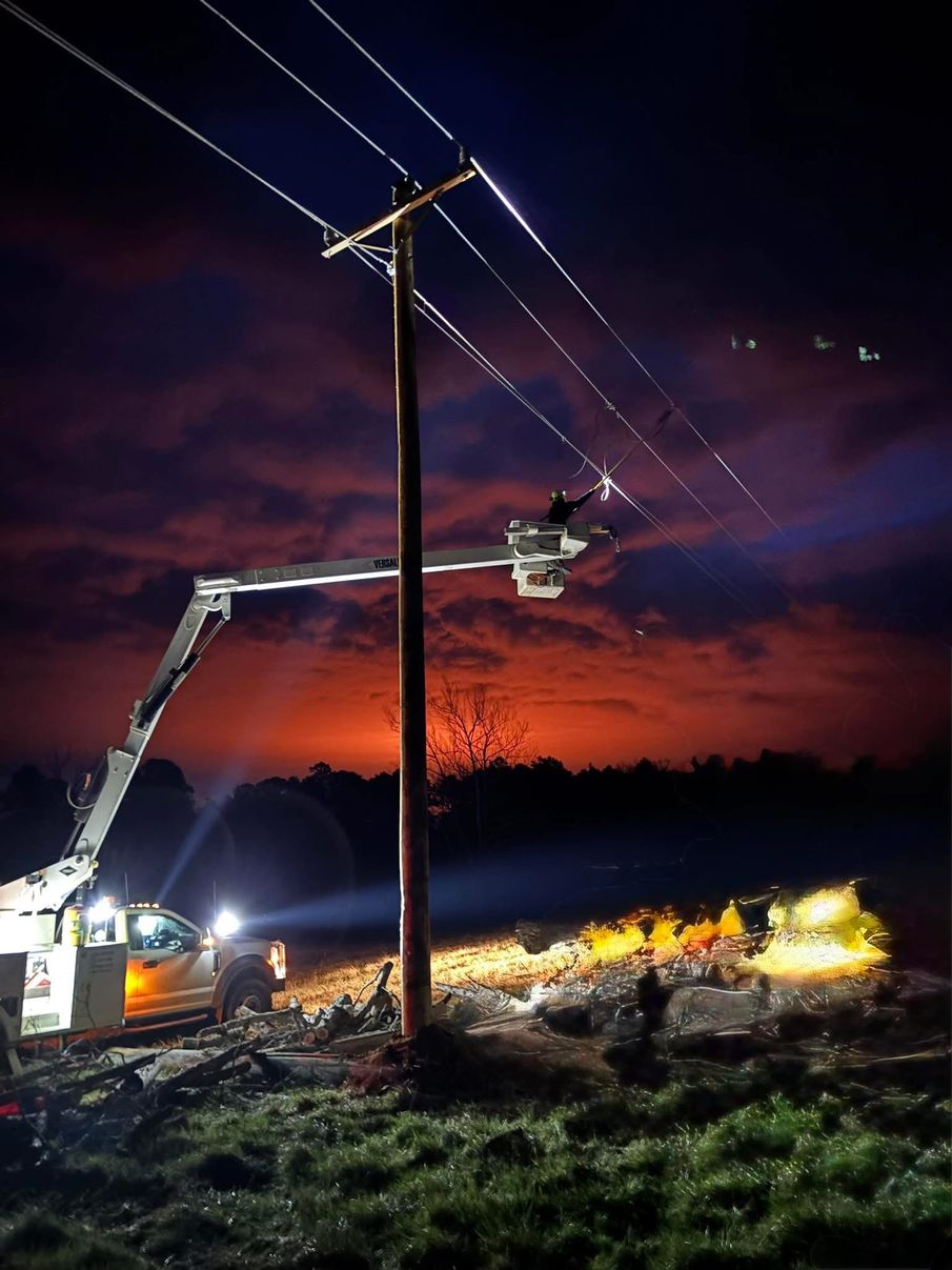 Ozark Border Electric wins photo award for capturing late-night tornad...
