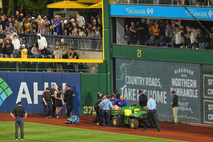 Man falls from 21-foot Clemente Wall at PNC Park during Pirates game