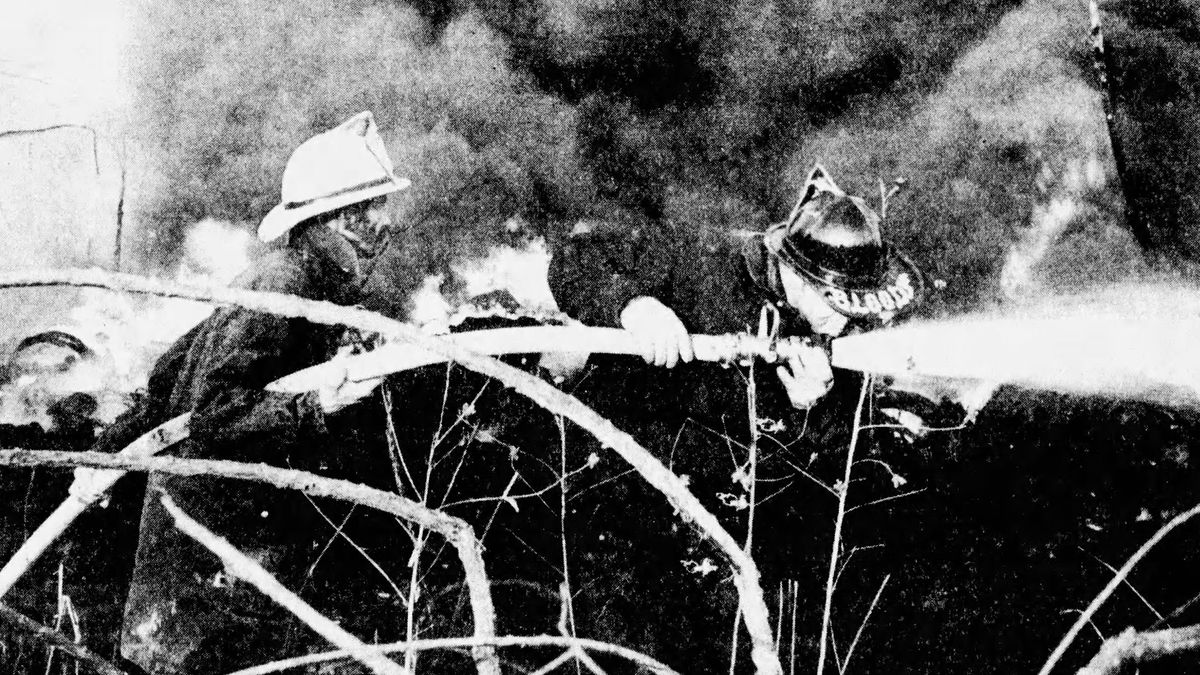 1975: Burning tires blanket city in smoke