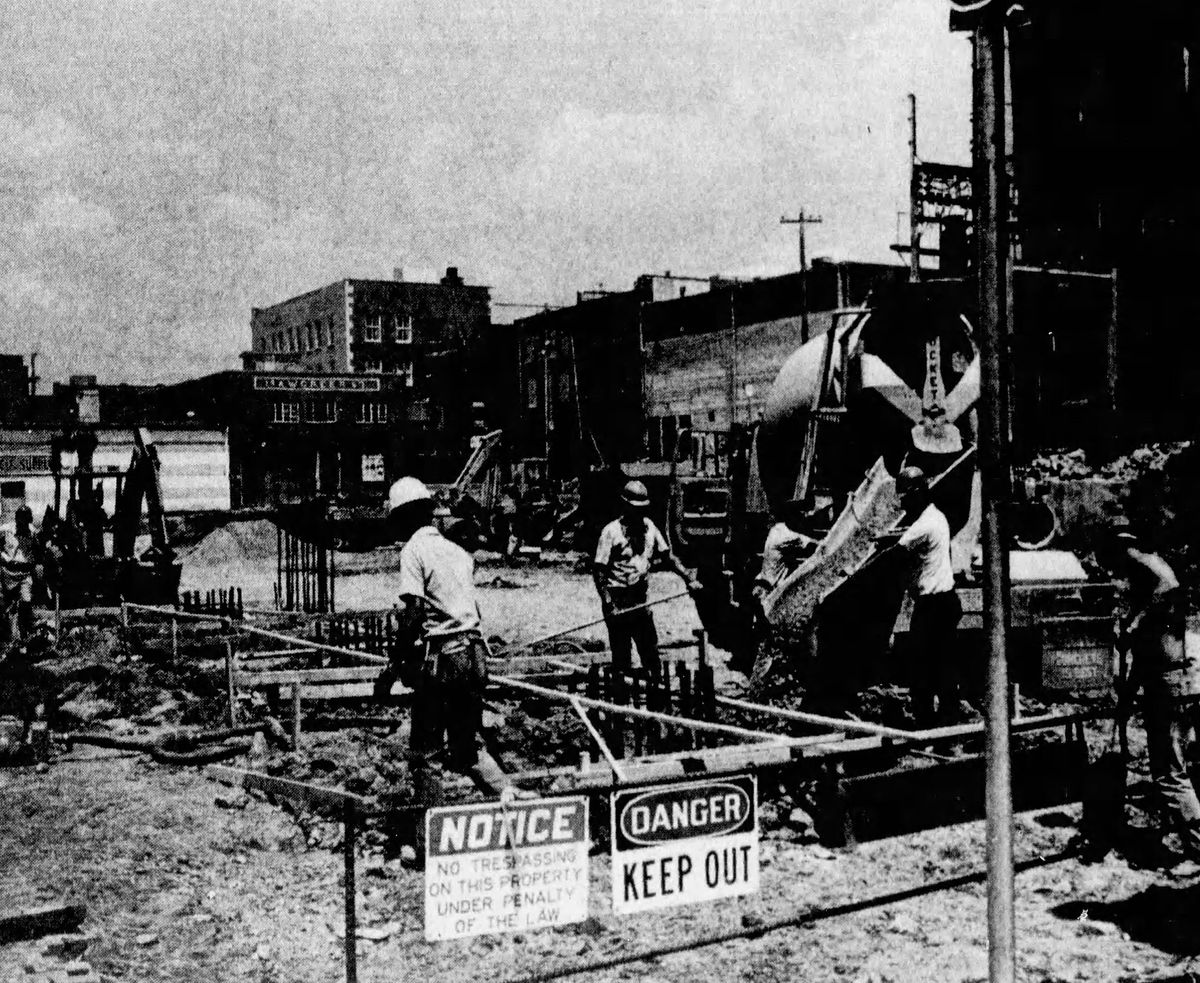 1950: Three killed in shooting at Eminence home