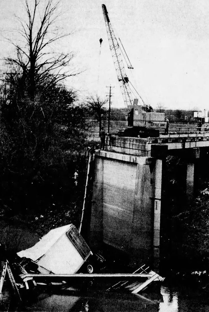 1975: Bridge collapse creates bustling side business at Fisk