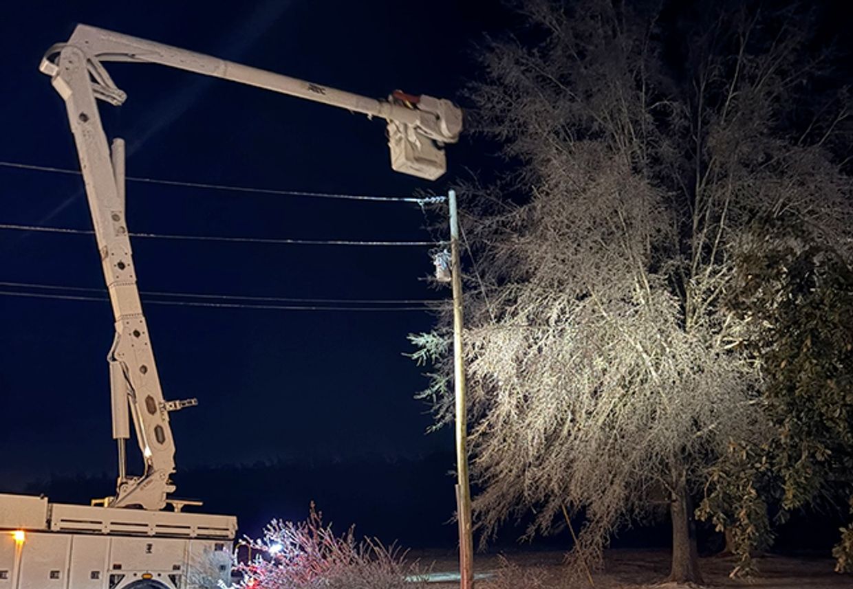 Electrical crews working to repair outages