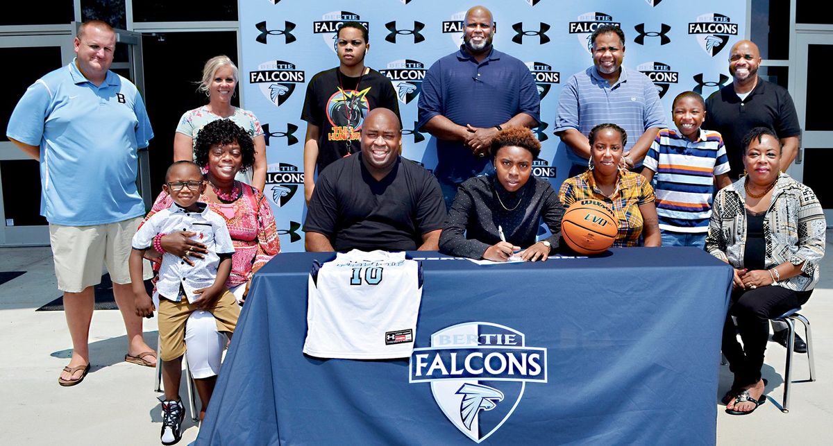 Combs inks basketball scholarship