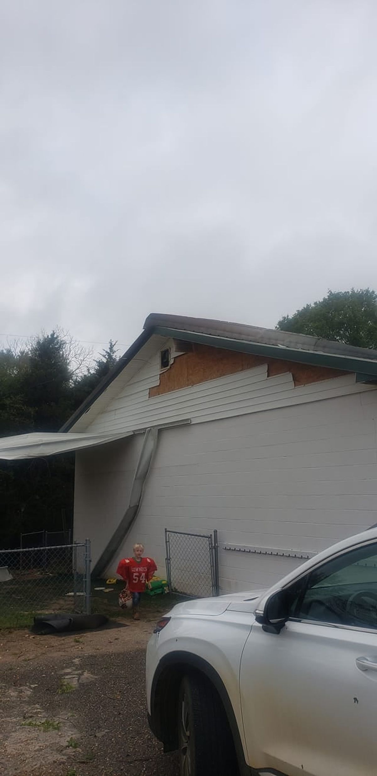 Possible tornado causes damage on Broad Street