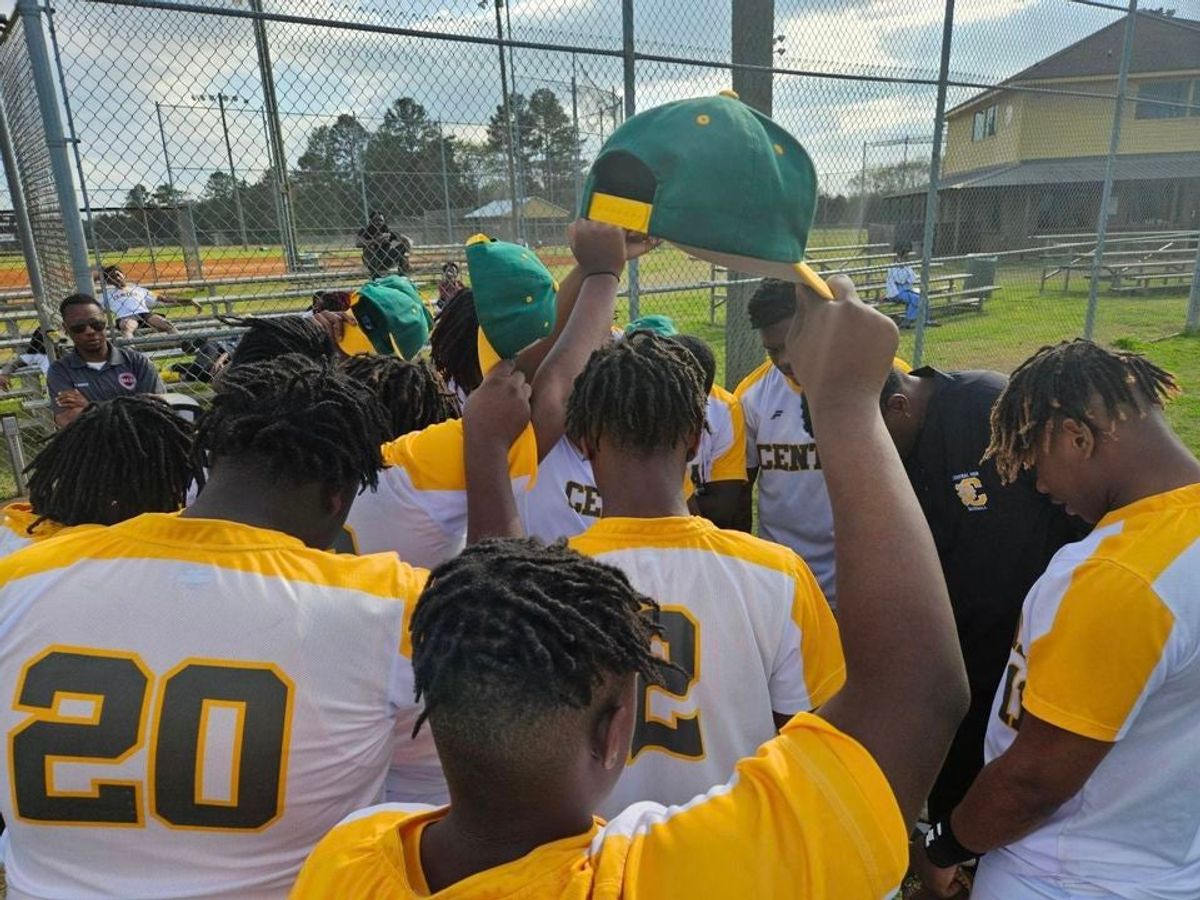 Lowndes teams travel to face gridiron challenge