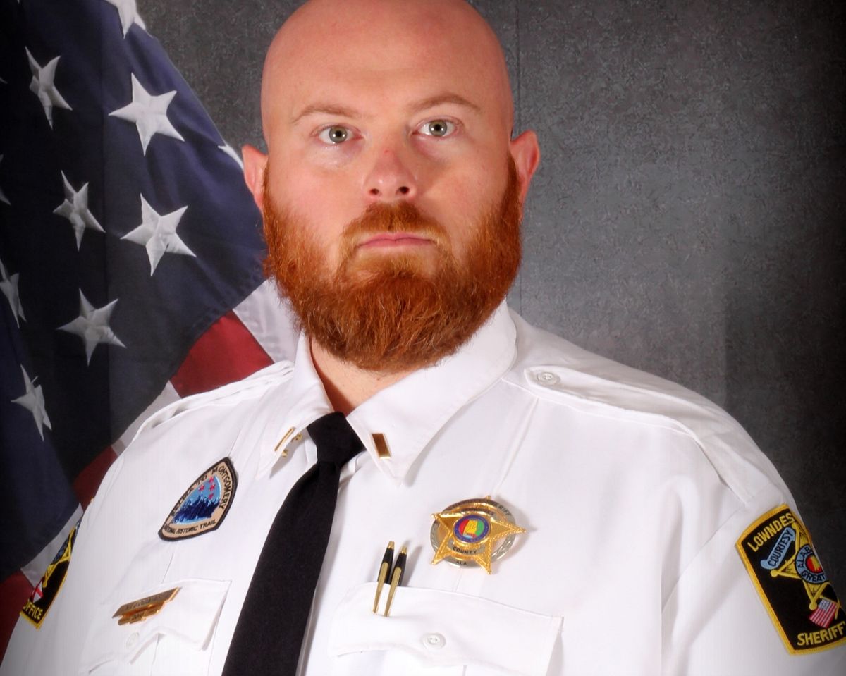 Lowndes County Sheriff's Lieutenant provides comfort in comm...