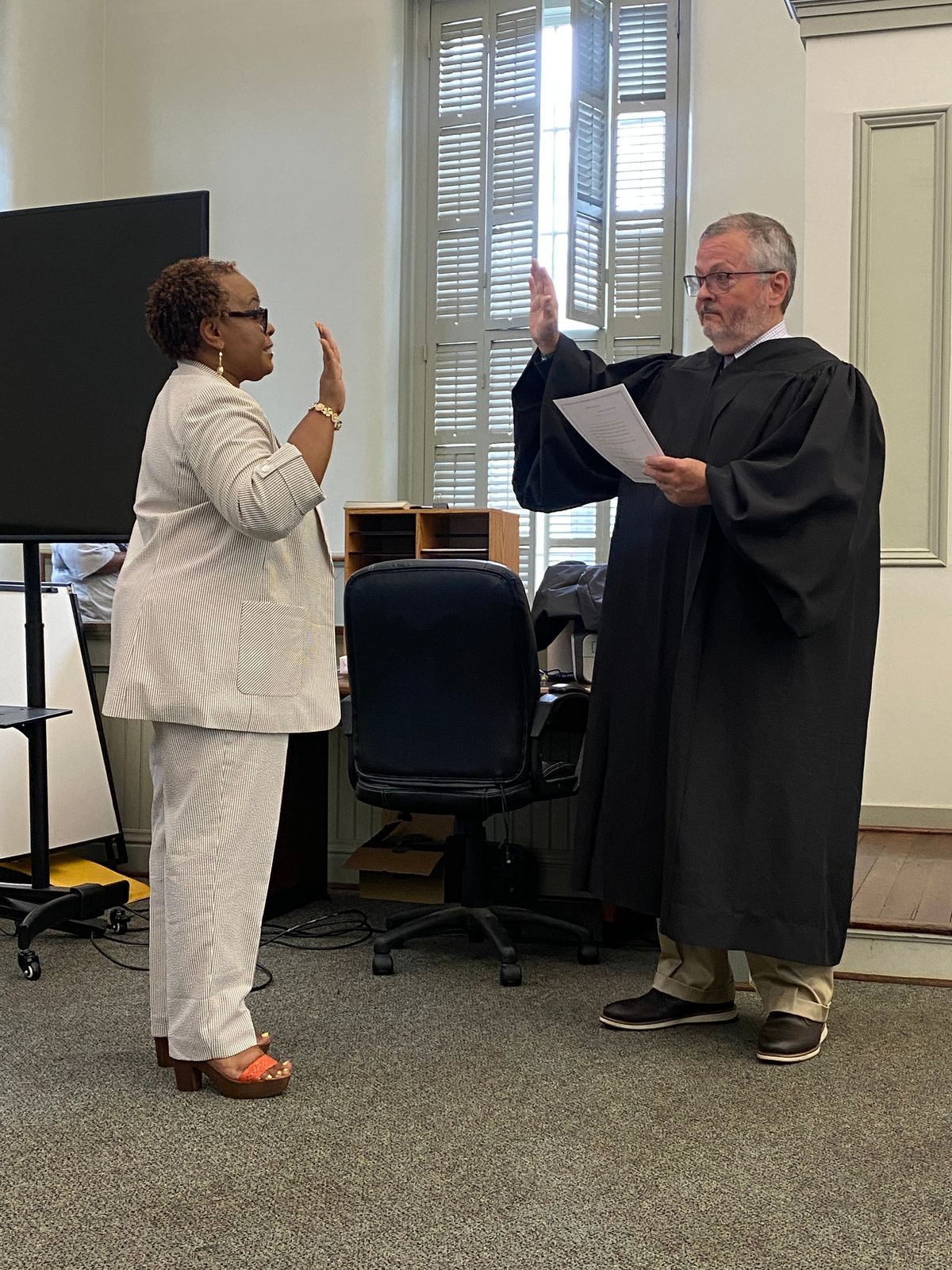 Stephanie Jones takes circuit clerk's oath of office