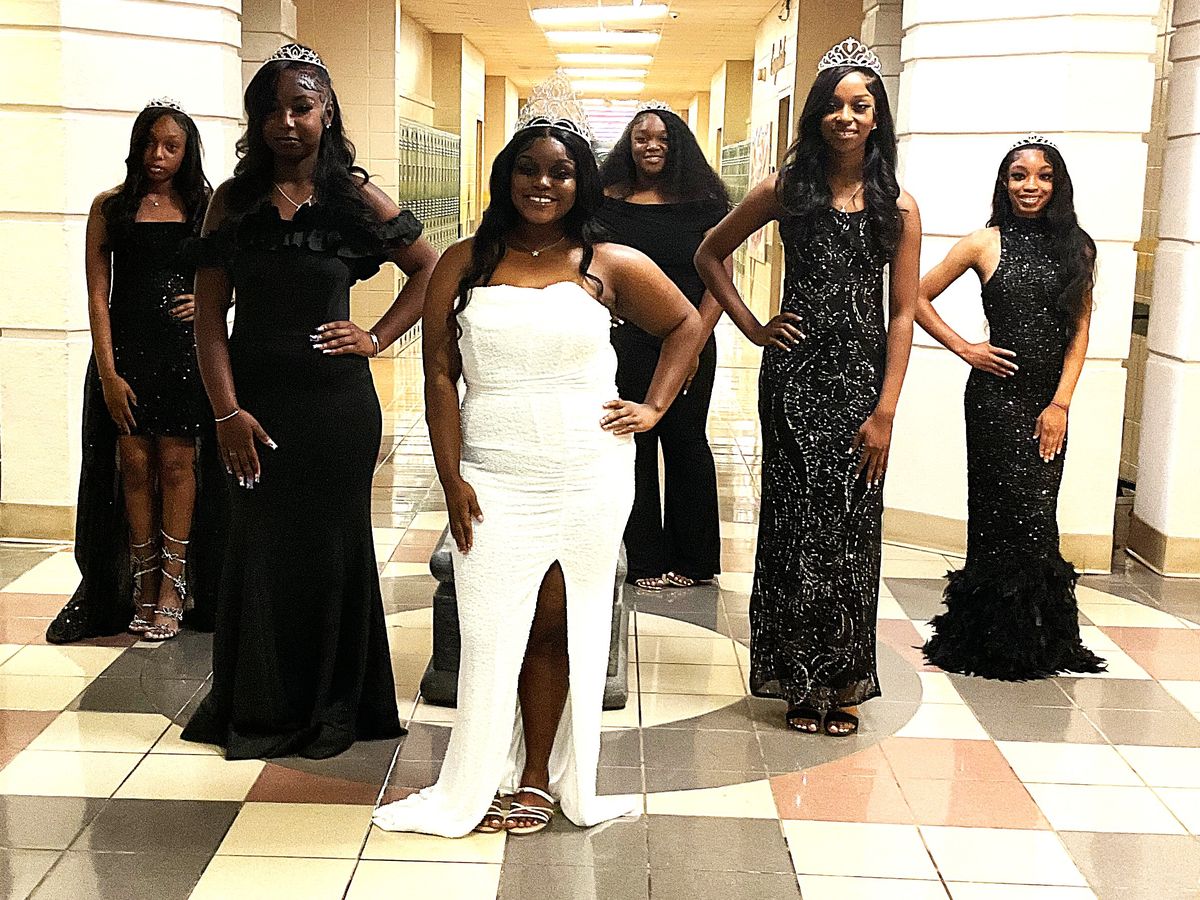 Lions present 2025 Homecoming Court