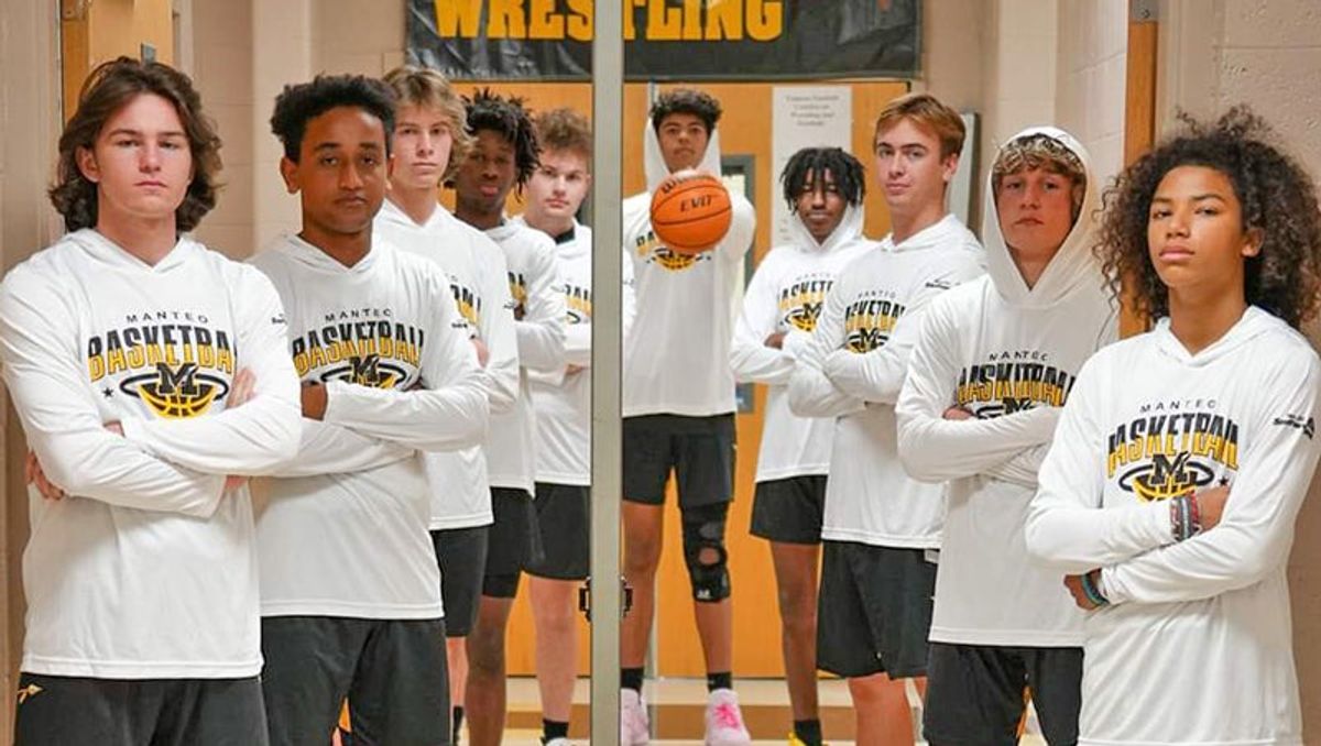 Manteo Redskins score two more basketball wins