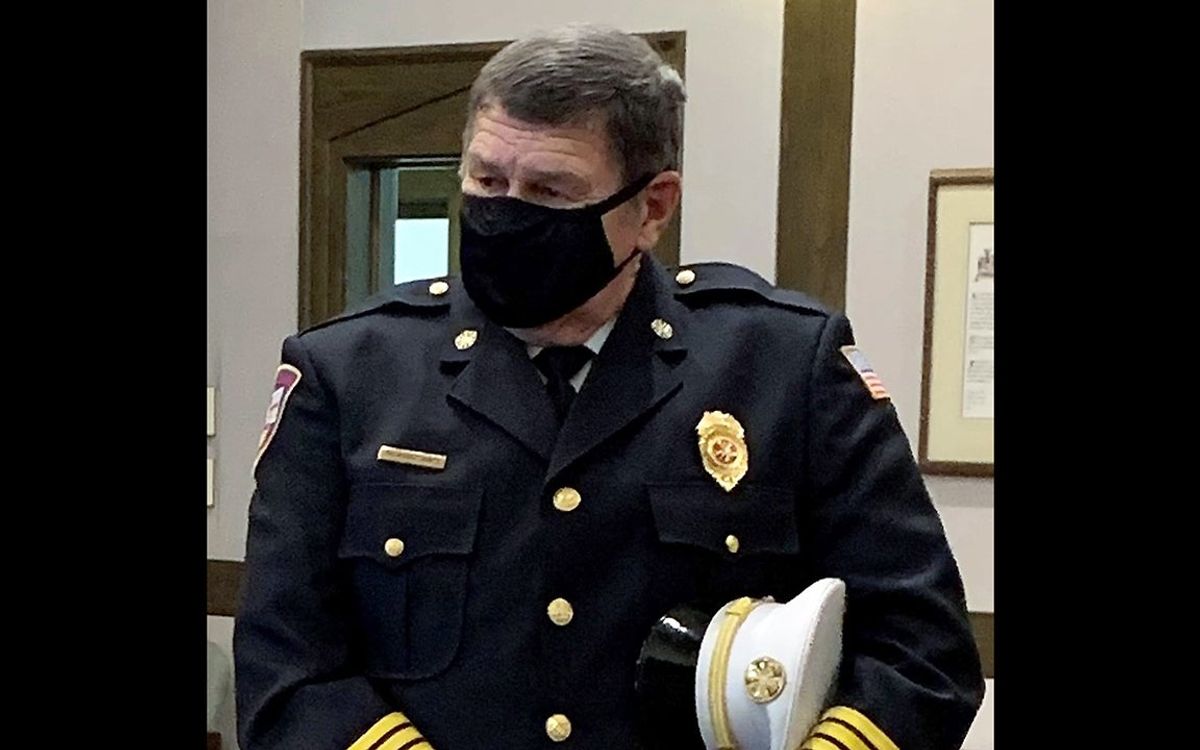 Retiring fire chief recognized for service