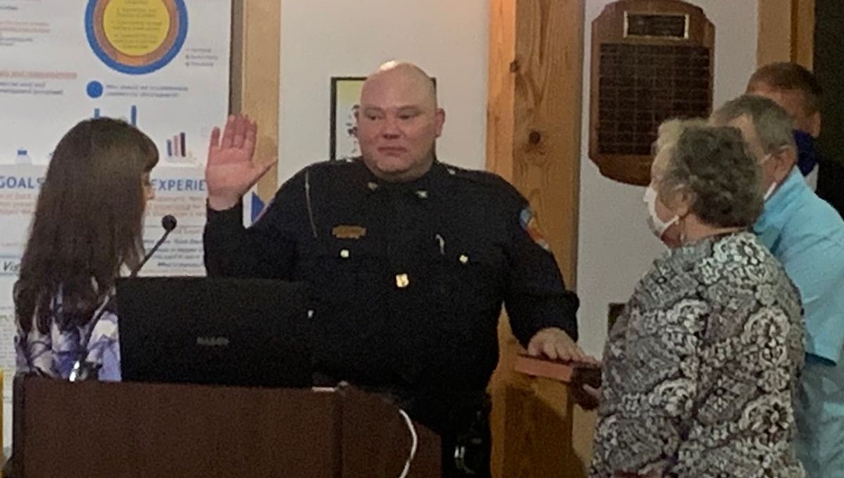 Jeffrey Ackerman sworn in as Duck's new police chief