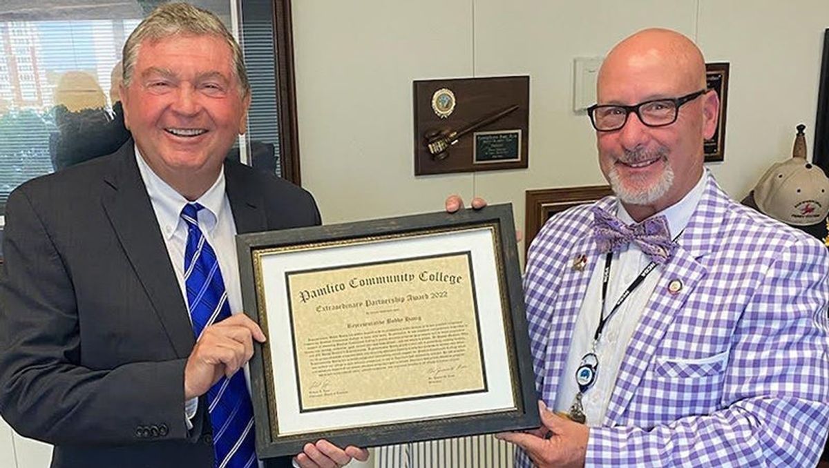 Rep. Bobby Hanig receives Pamlico Community College's 2022 Extraordina...