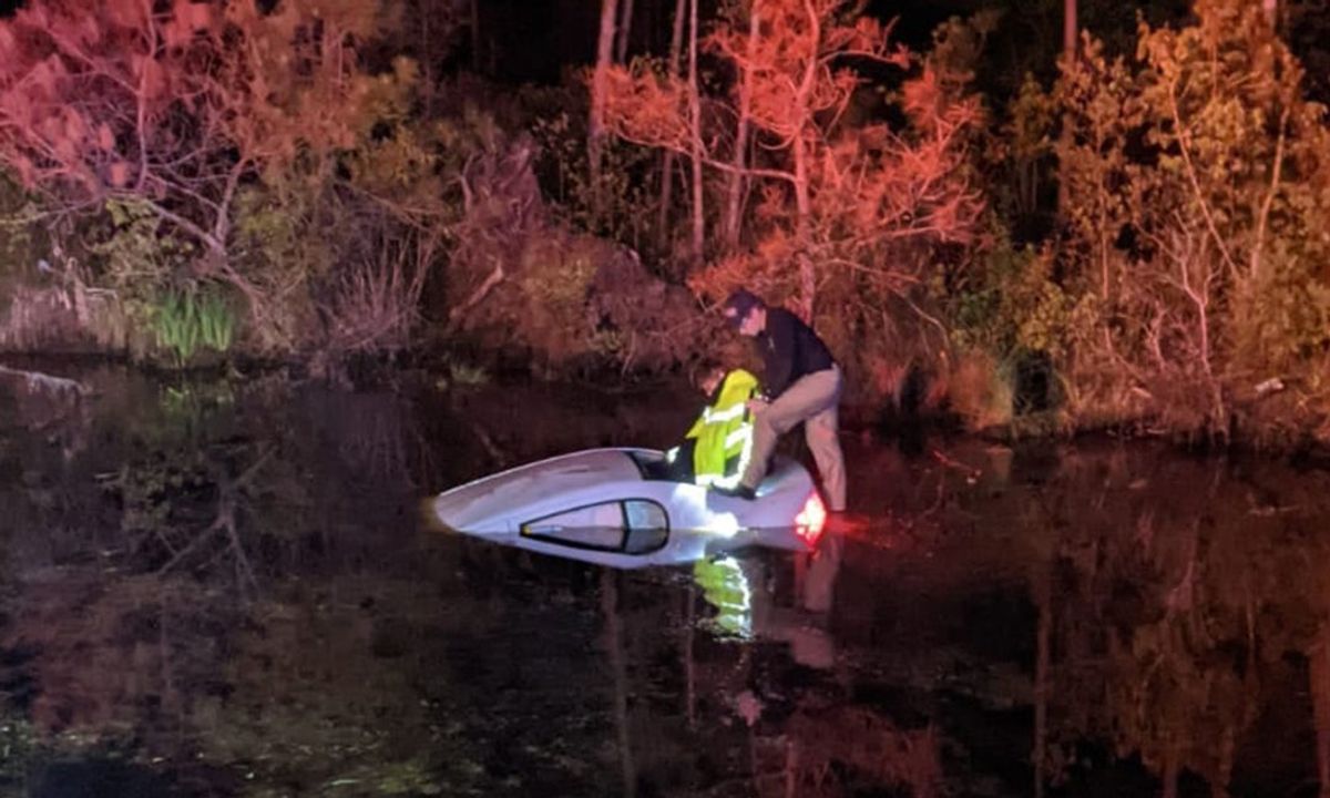 Tyrrell County Sheriff's Office deputies rescue driver from ...
