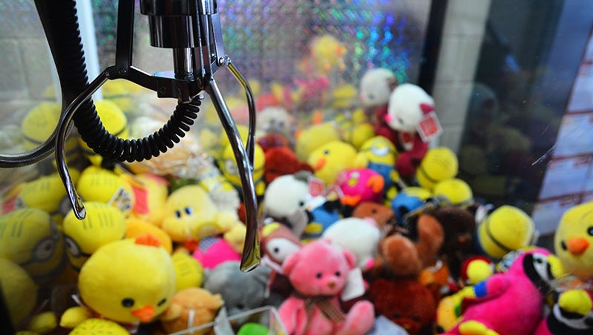 Teen boy gets stuck after climbing into North Carolina claw machine fo...