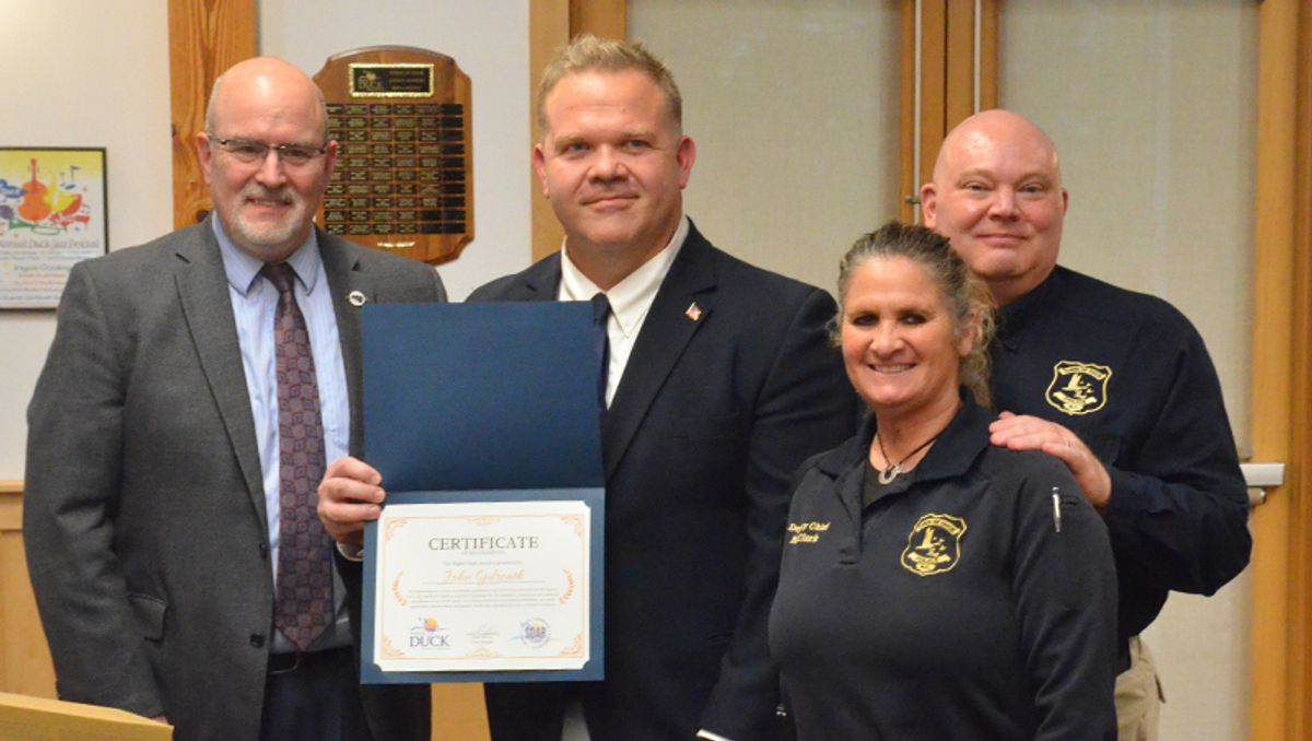 Duck recognizes staff members for service, amends water disc...