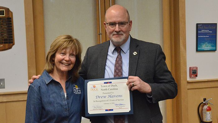 Duck recognizes staff members for service, amends water disc...