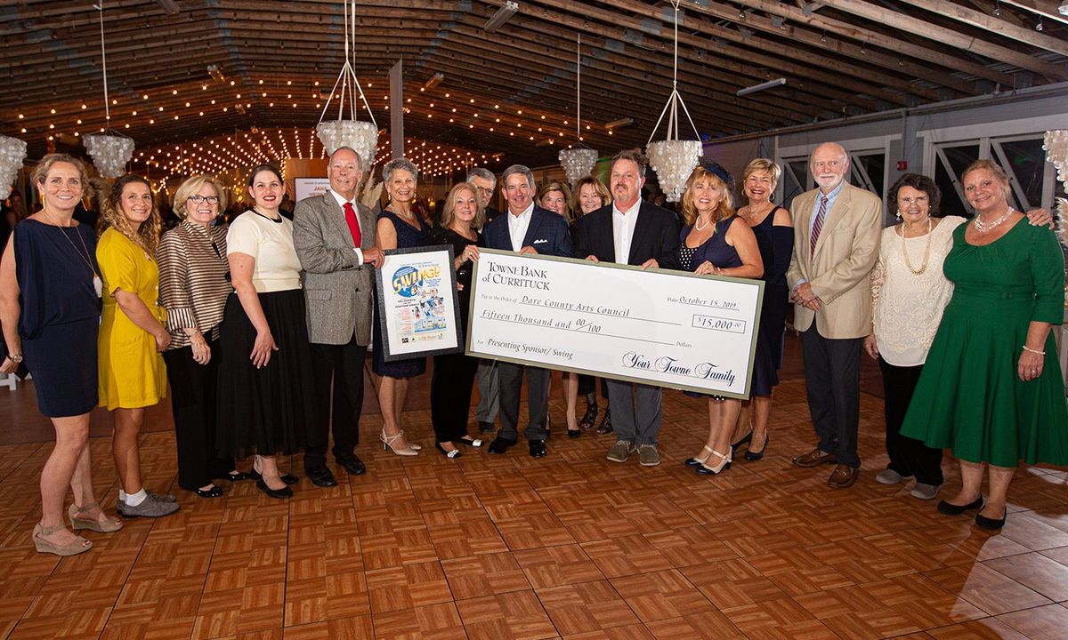 Fundraising success at Dare County Arts Council's Swing!