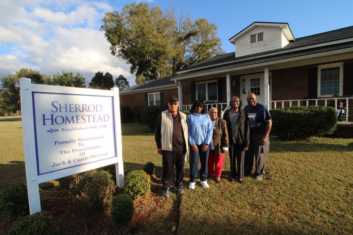 Family pays tribute to former enslaved soldiers
