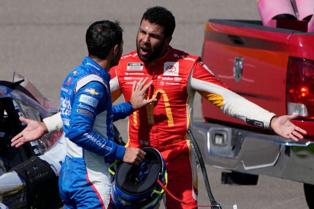Wallace charges after Larson following crash at Las Vegas