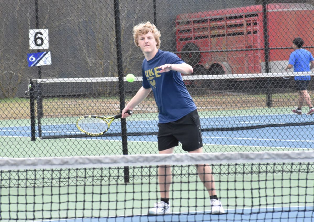 AREA ROUNDUP: Fike clinches 4th straight QCC crown