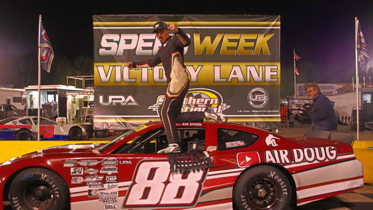 ‘Air Doug’ makes 2nd round in Late Model Speedweek
