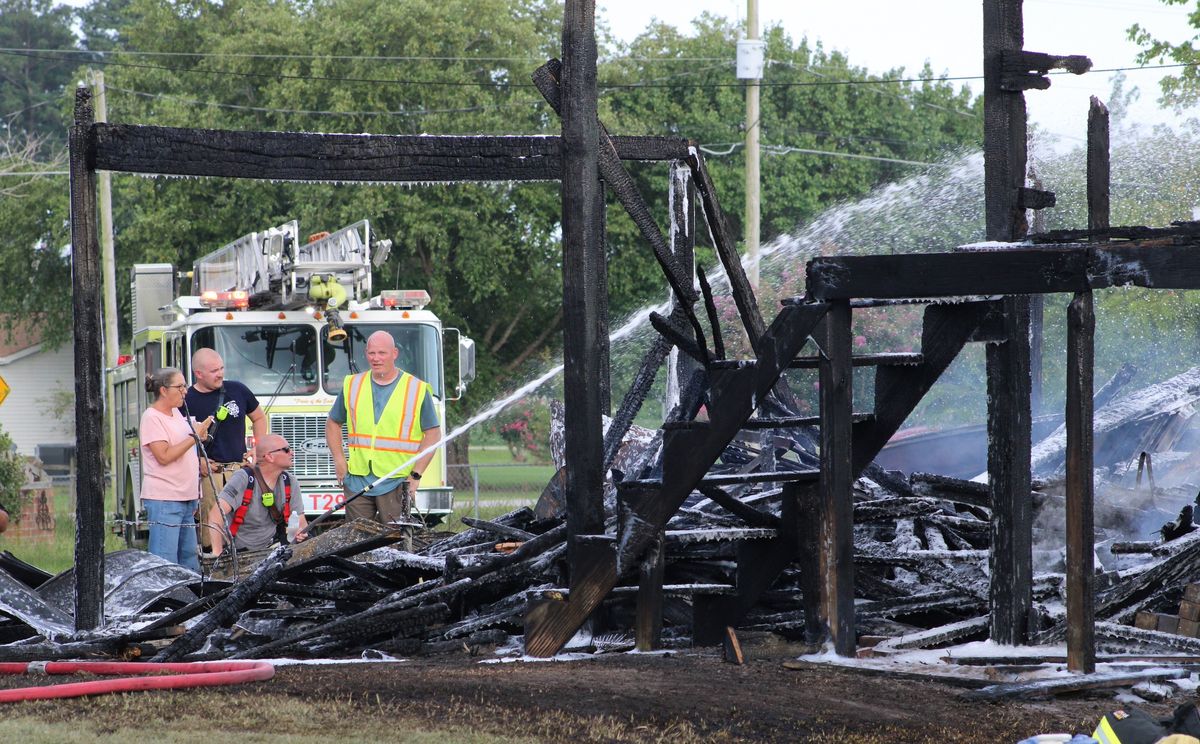 Barn burns down in accidental fire