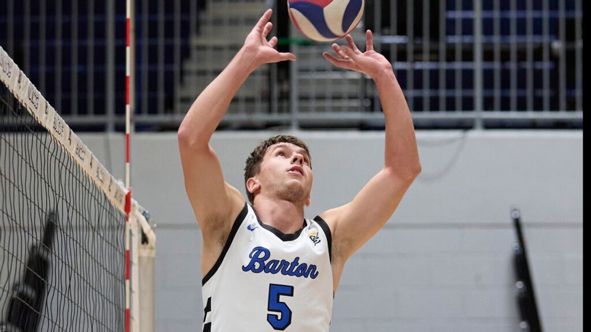 BARTON ROUNDUP: Bulldogs sweep Lees-McRae