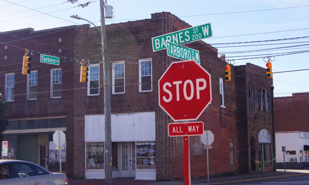 City to remove flashing lights from 5 four-way stops