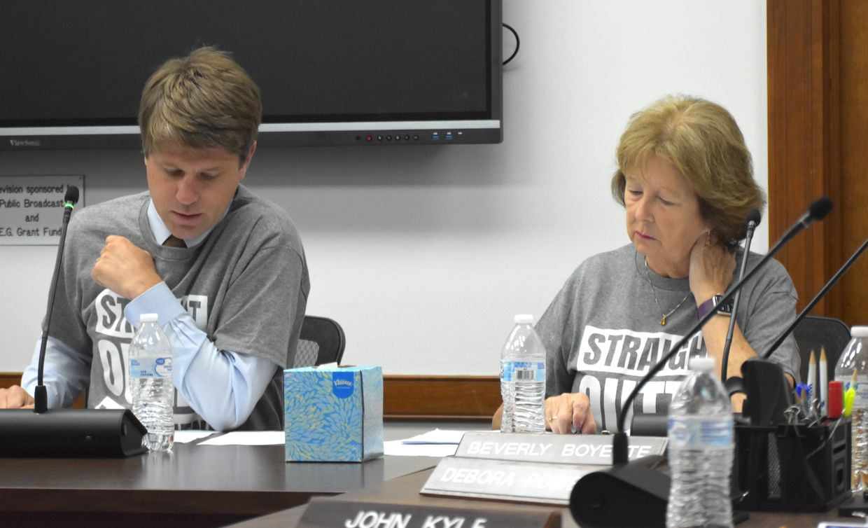 School board adopts cellphone policy