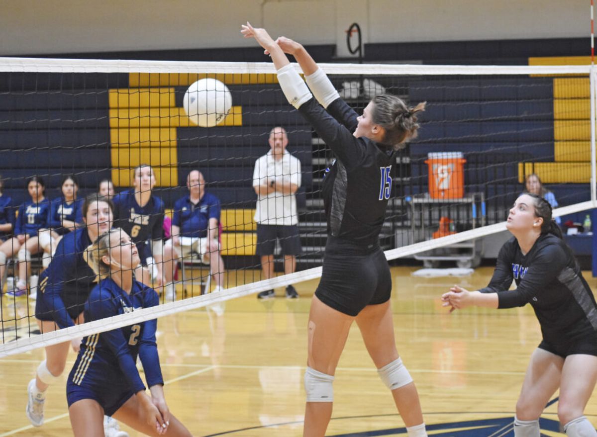 Energy-driven Hunt overcomes Fike in 5 sets