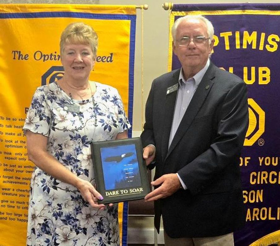 Golden Circle Optimist Club member receives award