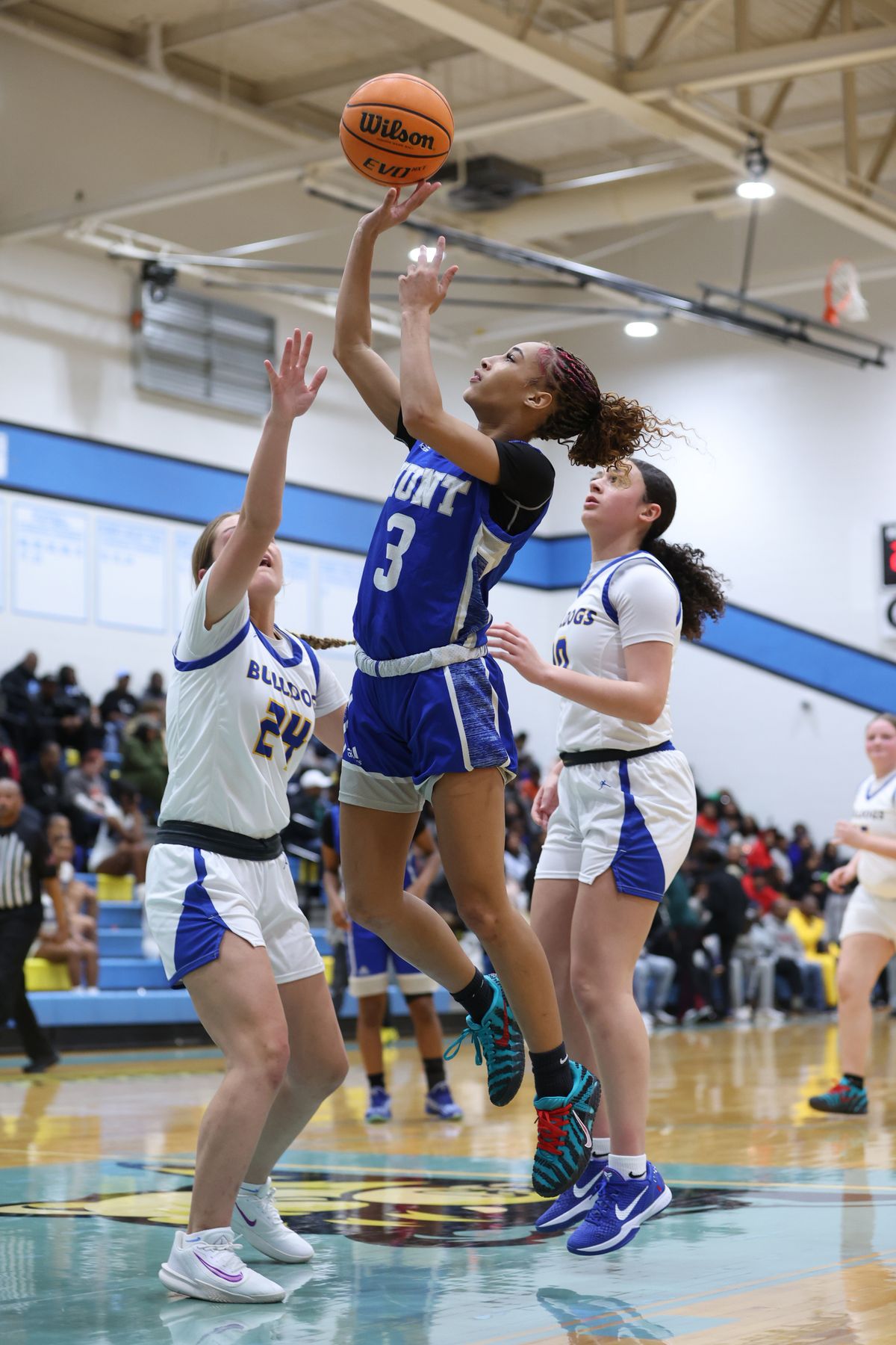 Hunt girls take consolation with first win