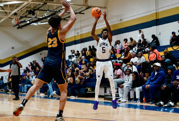 Blanchard, Greene ignite Demons past stubborn Gryphons
