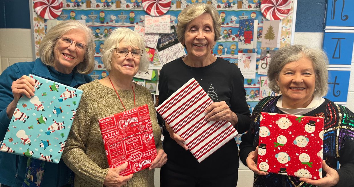Church gives books to Vick students
