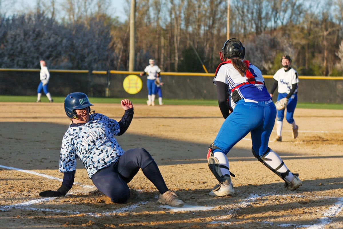 CBA erupts in 3rd to slug Hunt 15-3