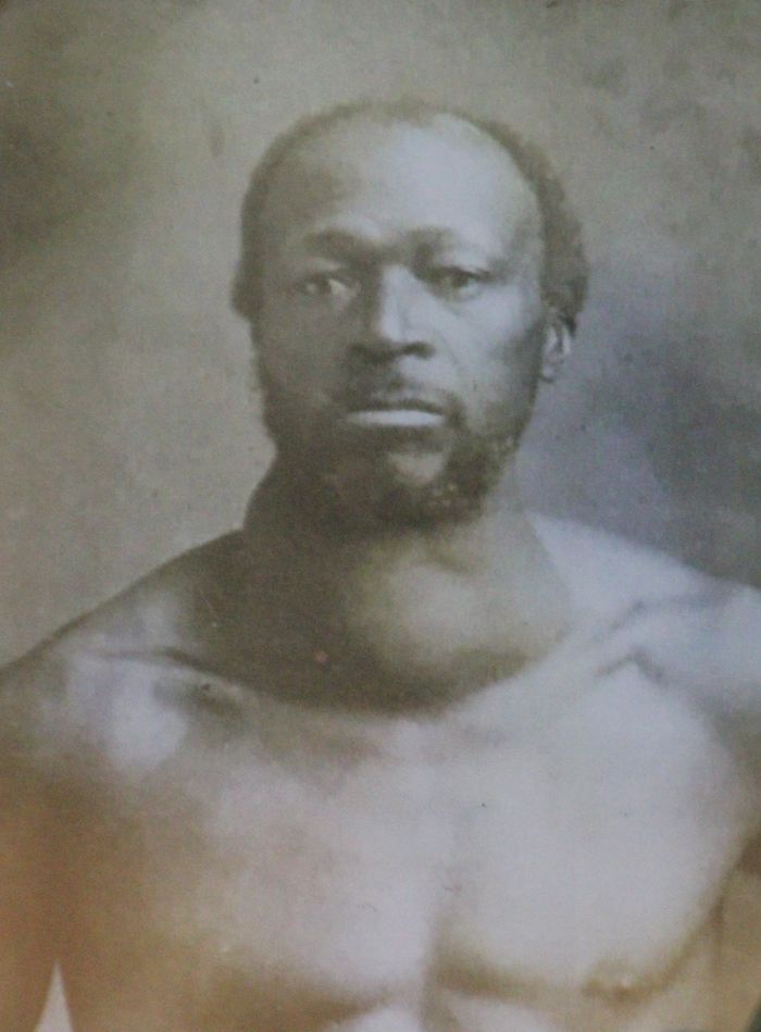 Family pays tribute to former enslaved soldiers