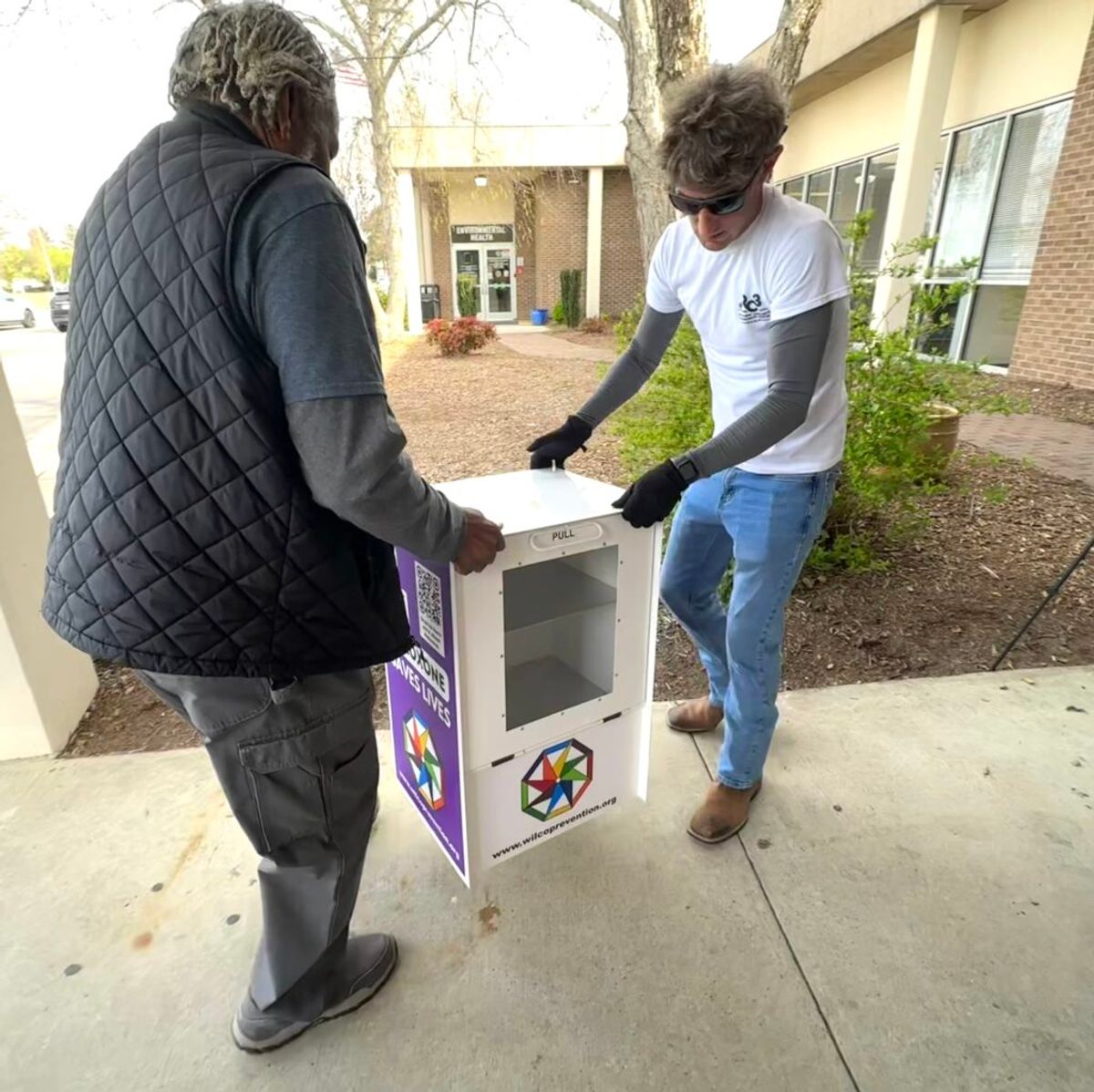 New vending machines aim to reduce overdose deaths