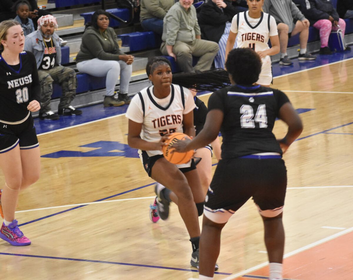 Tigers battle past scrappy Neuse Charter into 3rd round