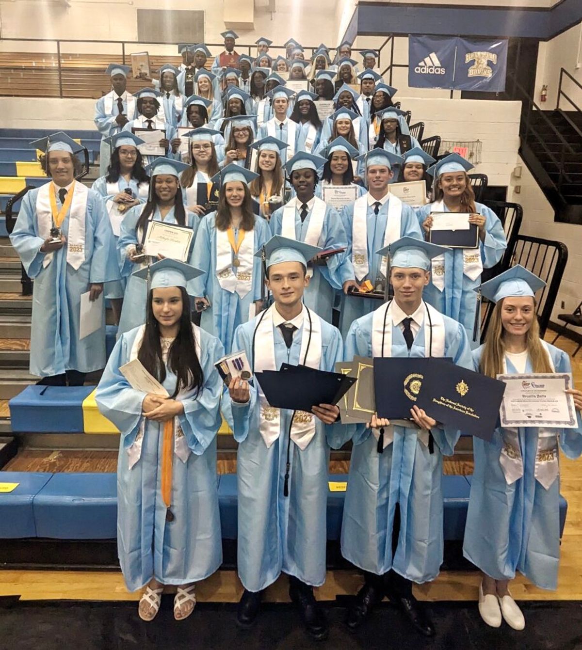 Beddingfield, Fike and Hunt present senior awards