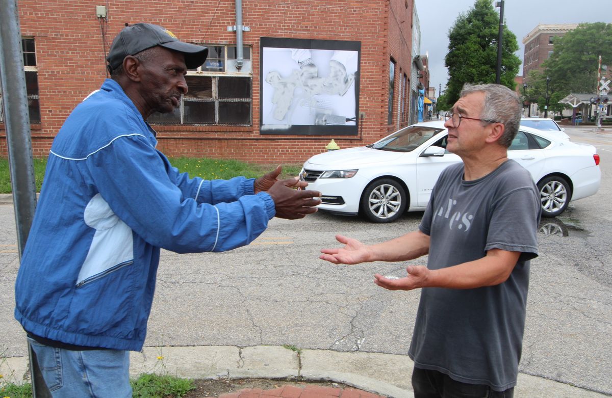 Mayor destroys controversial Eyes on Main Street photo