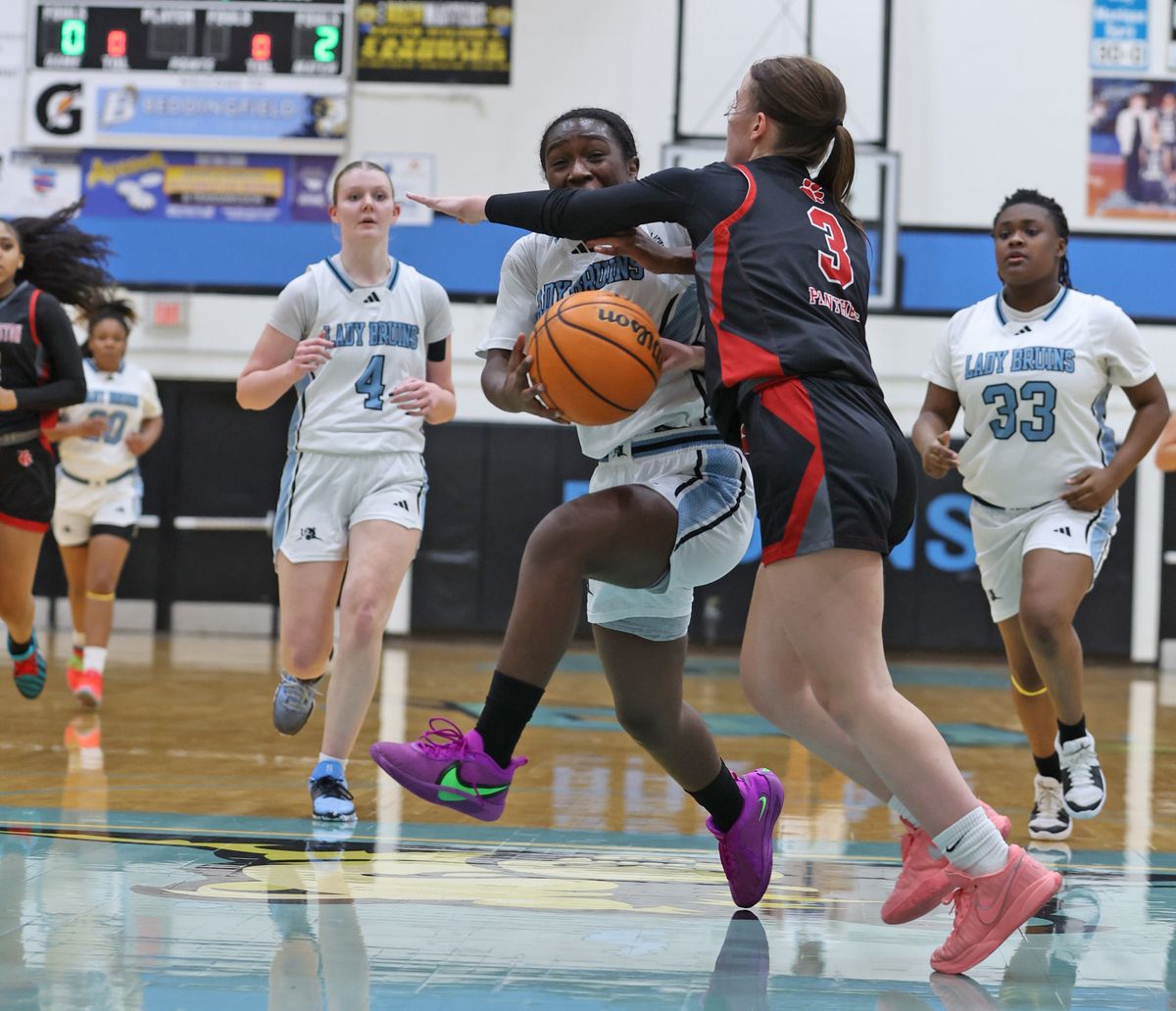 NJ girls stifle Beddingfield in 4th, 43-33