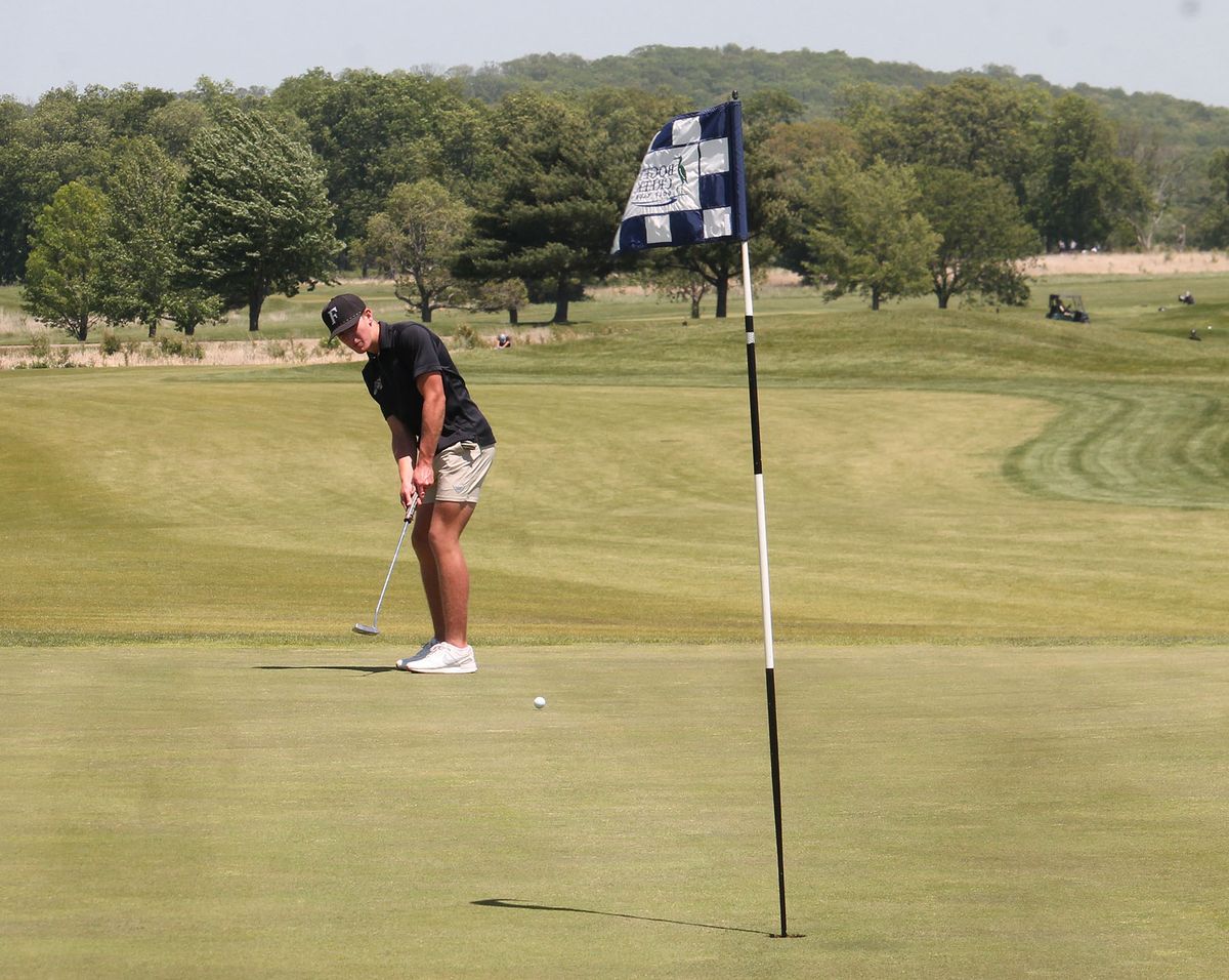 Farmington leads with 3 on all-MAAA golf team
