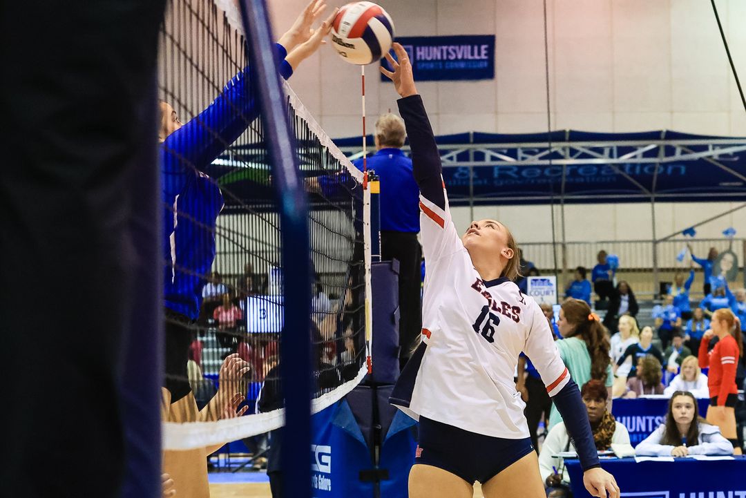 Oak Mountain overcomes late Hewitt-Trussville rally to sweep Huskies