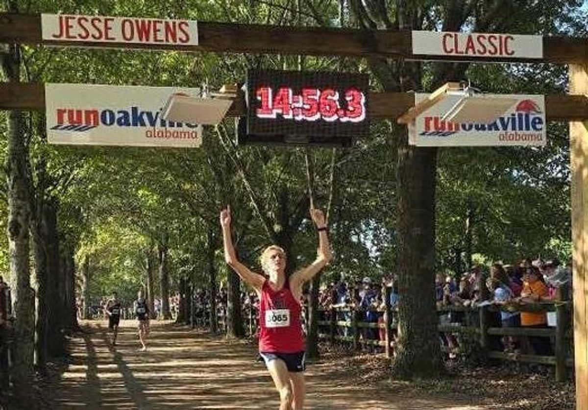 Oak Mountain's Shoemaker wins Jesse Owens Classic, highlight...